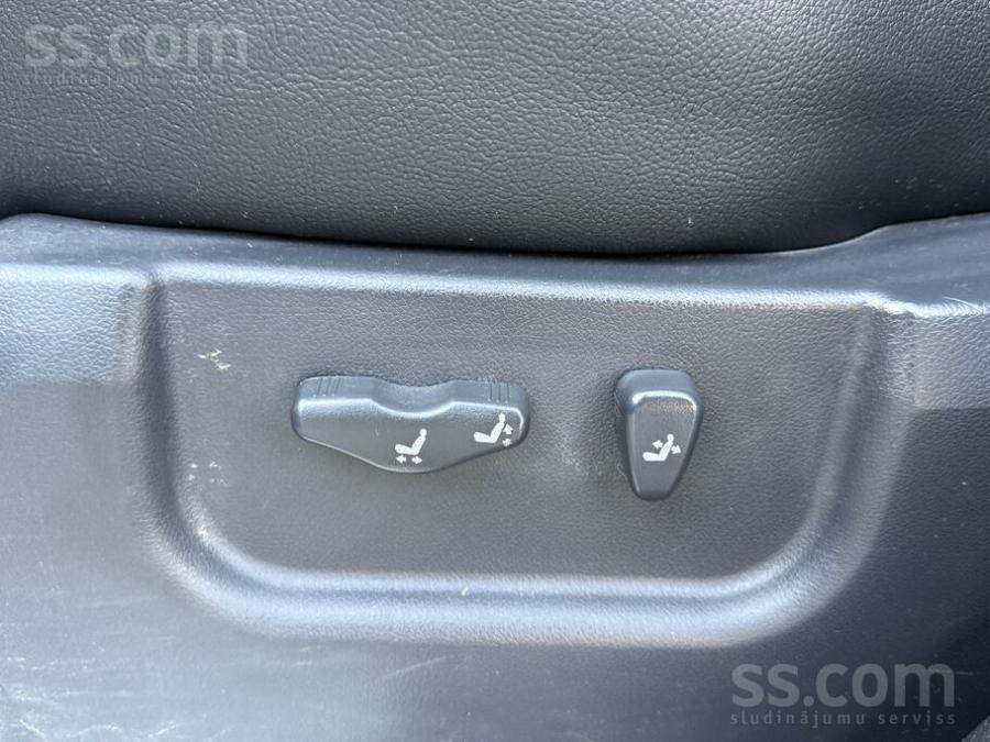 Melns Renault Koleos 2012 Ogre, ar dzinēja tilpumu 2.00 L un nobraukumu 177 tūkst. km par 5799 €, foto 26 vietnē AUTOMOTO.COM.LV