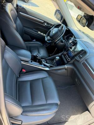 Black Renault Koleos 2018 in Riga, with an engine capacity of 2.00 L and mileage of 152 thousand km for 15900 €, photo 4 on AUTOMOTO.COM.LV