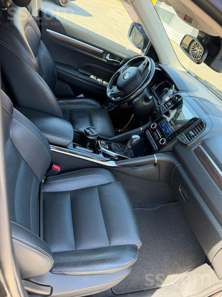 Black Renault Koleos 2018 in Riga, with an engine capacity of 2.00 L and mileage of 152 thousand km for 15900 €, photo 4 on AUTOMOTO.COM.LV