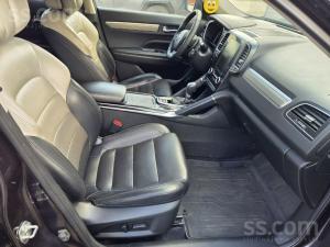Black Renault Koleos 2018 in Riga, with an engine capacity of 2.00 L and mileage of 105 thousand km for 13600 €, photo 8 on AUTOMOTO.COM.LV