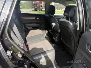 Black Renault Koleos 2019 in Tallinn, with an engine capacity of 2.00 L and mileage of 205 thousand km for 13790 €, photo 10 on AUTOMOTO.COM.LV