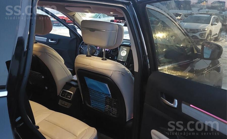 Black Renault Koleos 2021 in Riga, with an engine capacity of 2.00 L and mileage of 74 thousand km for 18500 €, photo 5 on AUTOMOTO.COM.LV