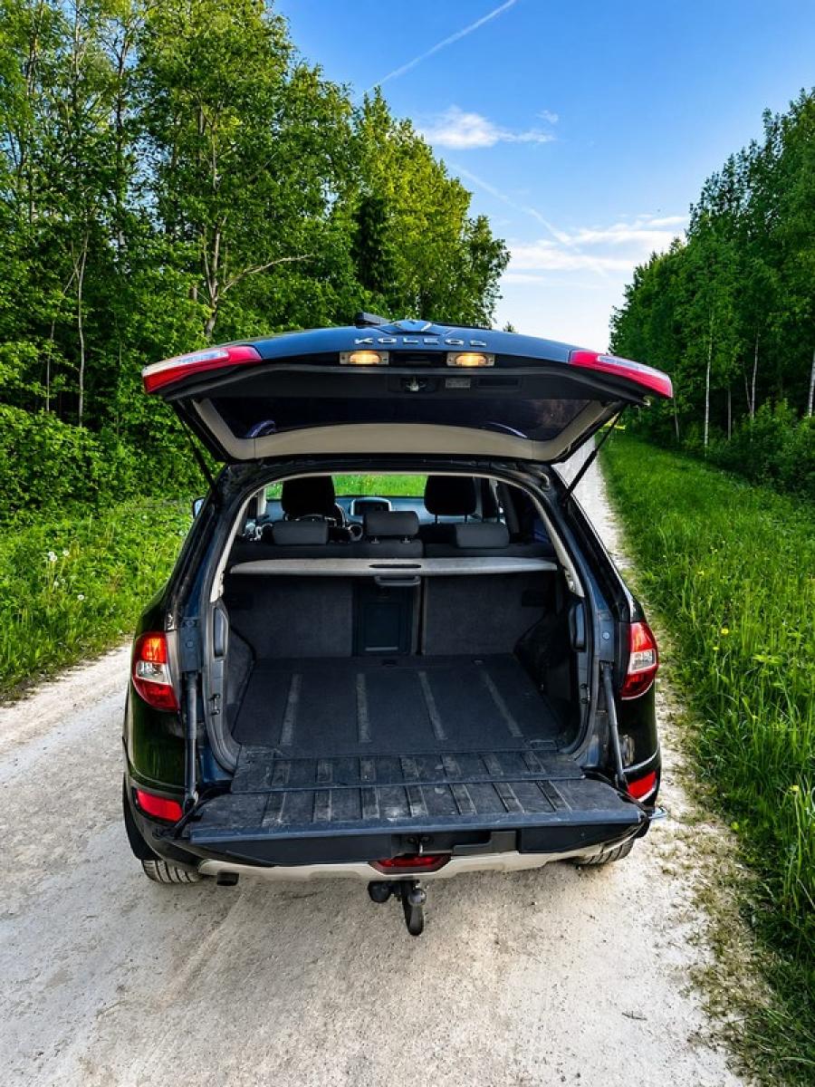 Black Renault Koleos 2008 in Tallinn, with an engine capacity of 2.00 L and mileage of 165 thousand km for 2790 €, photo 12 on AUTOMOTO.COM.LV
