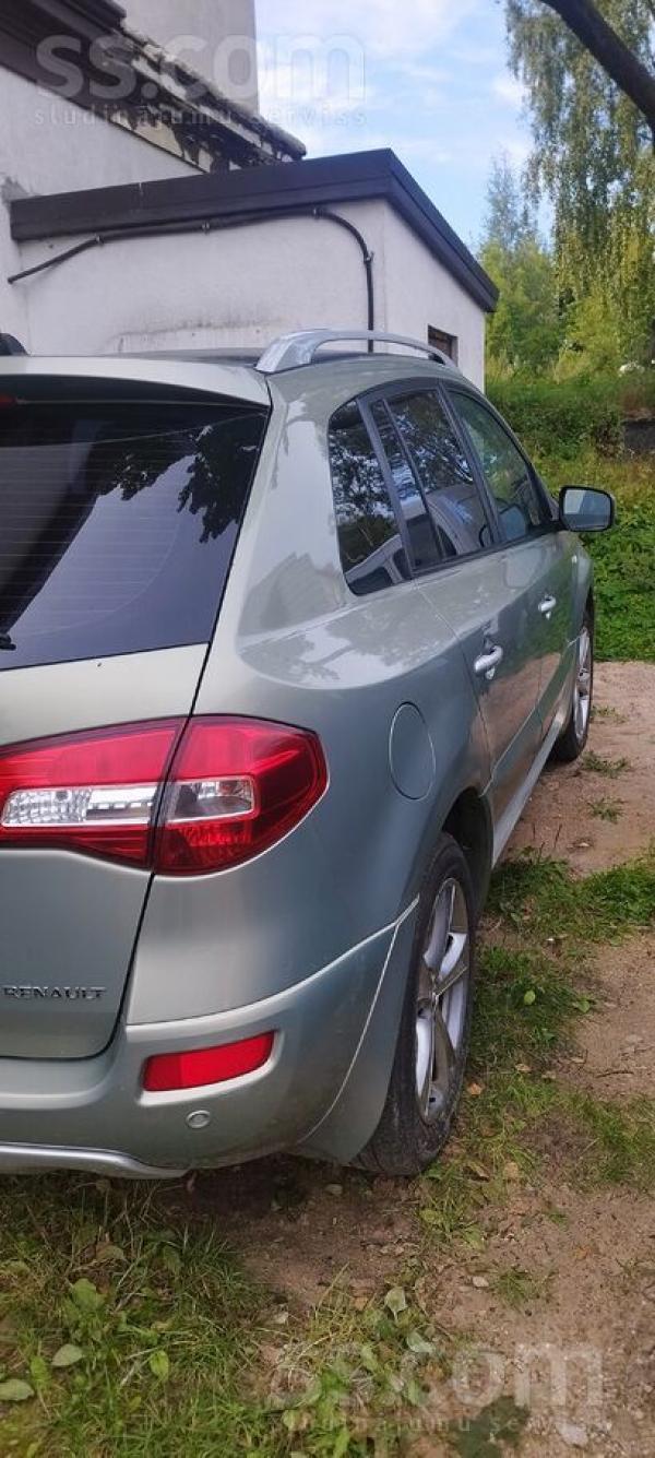 Green Renault Koleos 2009 in Riga, with an engine capacity of 2.50 L and mileage of 231 thousand km for 4400 €, photo 3 on AUTOMOTO.COM.LV
