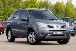 Grey Renault Koleos 2008 in Jelgava, with an engine capacity of 2.00 L and mileage of 290 thousand km for 3200 €, photo 3 on AUTOMOTO.COM.LV