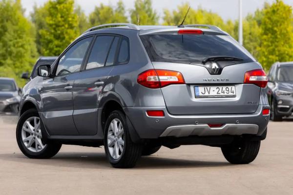 Grey Renault Koleos 2008 in Jelgava, with an engine capacity of 2.00 L and mileage of 290 thousand km for 3200 €, photo 5 on AUTOMOTO.COM.LV