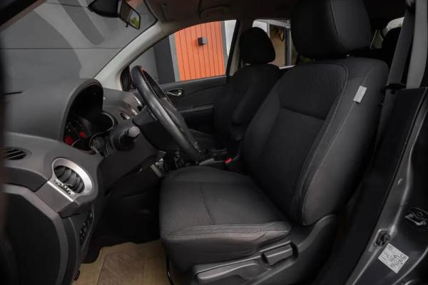 Grey Renault Koleos 2008 in Jelgava, with an engine capacity of 2.00 L and mileage of 290 thousand km for 3200 €, photo 6 on AUTOMOTO.COM.LV