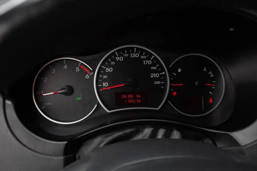 Grey Renault Koleos 2008 in Jelgava, with an engine capacity of 2.00 L and mileage of 290 thousand km for 3200 €, photo 16 on AUTOMOTO.COM.LV