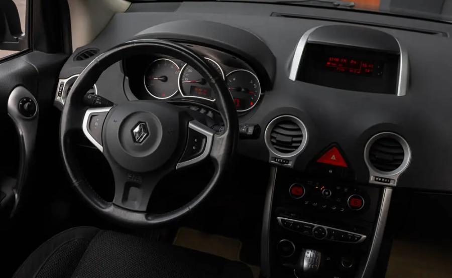 Grey Renault Koleos 2008 in Jelgava, with an engine capacity of 2.00 L and mileage of 290 thousand km for 3200 €, photo 19 on AUTOMOTO.COM.LV