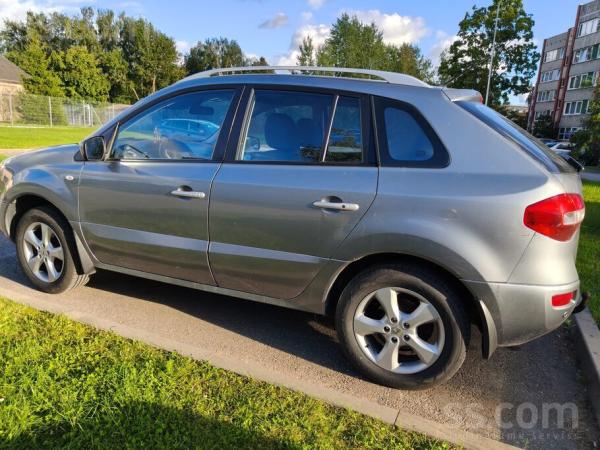 Grey Renault Koleos 2009 in Daugavpils, with an engine capacity of 2.50 L and mileage of 251 thousand km for 3500 €, photo 1 on AUTOMOTO.COM.LV