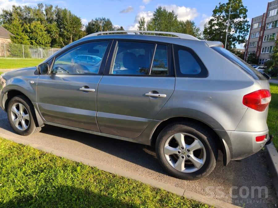 Pelēks Renault Koleos 2009 Daugavpils, ar dzinēja tilpumu 2.50 L un nobraukumu 251 tūkst. km par 3500 €, foto 1 vietnē AUTOMOTO.COM.LV