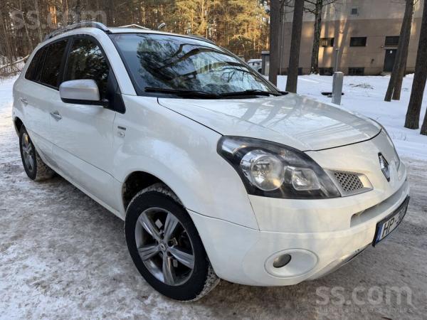 White Renault Koleos 2011 in Riga, with an engine capacity of 2.00 L and mileage of 267 thousand km for 4950 €, photo 1 on AUTOMOTO.COM.LV