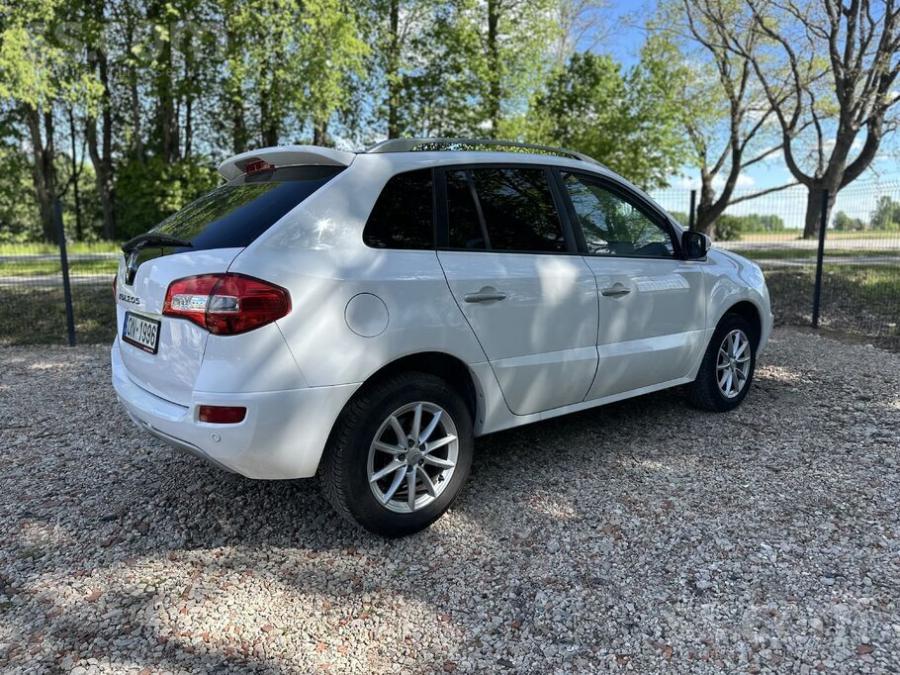 White Renault Koleos 2011 in Cesis, with an engine capacity of 2.00 L and mileage of 0 thousand km for 5400 €, photo 7 on AUTOMOTO.COM.LV