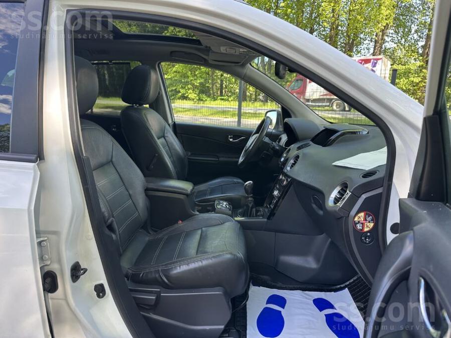 White Renault Koleos 2011 in Cesis, with an engine capacity of 2.00 L and mileage of 0 thousand km for 5400 €, photo 19 on AUTOMOTO.COM.LV