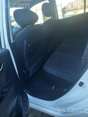 White Renault Koleos 2011 in Jelgava, with an engine capacity of 2.00 L and mileage of 201 thousand km for 4500 €, photo 6 on AUTOMOTO.COM.LV