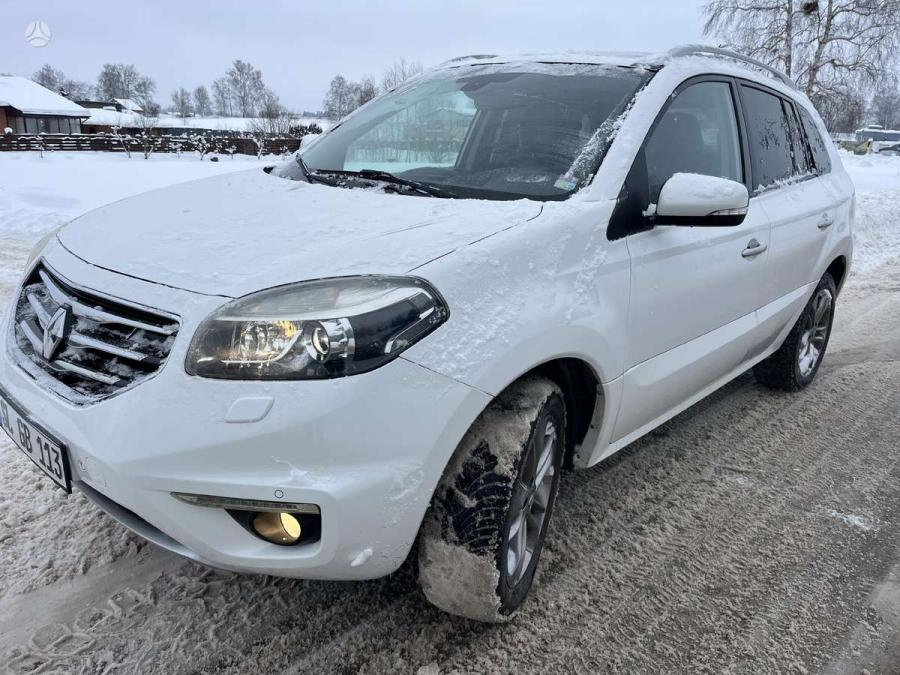 White Renault Koleos 2012 in Plunge, with an engine capacity of 2.00 L and mileage of 230 thousand km for 3950 €, photo 6 on AUTOMOTO.COM.LV