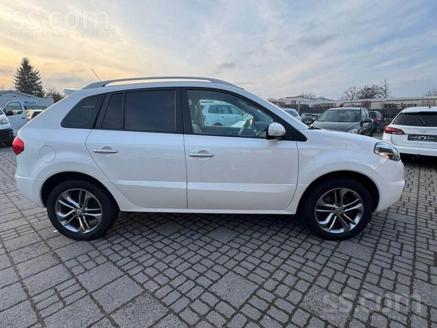 White Renault Koleos 2012 in Cesis, with an engine capacity of 2.00 L and mileage of 214 thousand km for 6750 €, photo 8 on AUTOMOTO.COM.LV
