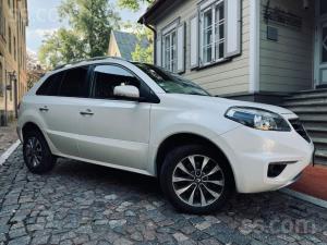 White Renault Koleos 2012 in Cesis, with an engine capacity of 2.00 L and mileage of 0 thousand km for 5990 €, photo 3 on AUTOMOTO.COM.LV