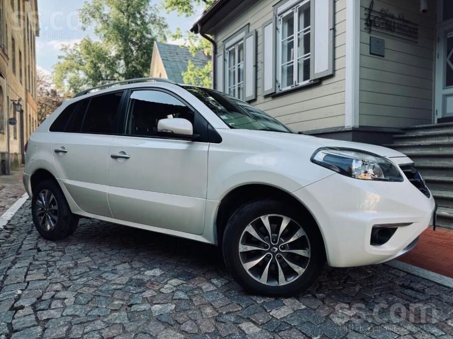 White Renault Koleos 2012 in Cesis, with an engine capacity of 2.00 L and mileage of 0 thousand km for 5990 €, photo 3 on AUTOMOTO.COM.LV