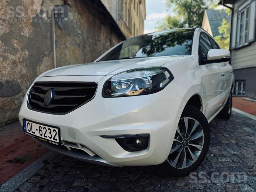 White Renault Koleos 2012 in Cesis, with an engine capacity of 2.00 L and mileage of 0 thousand km for 5990 €, photo 4 on AUTOMOTO.COM.LV