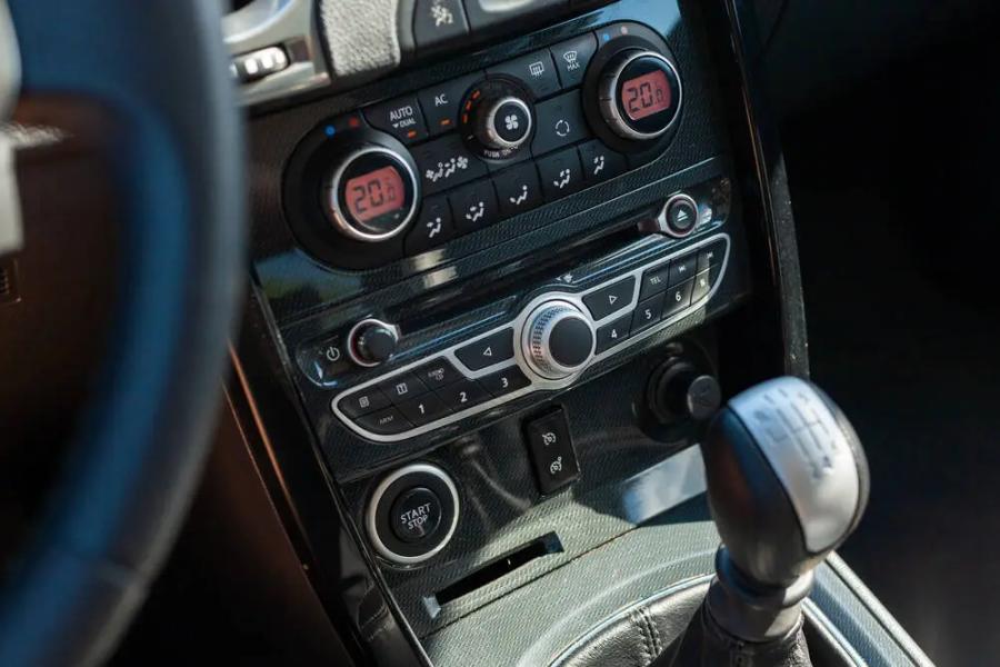 Balts Renault Koleos 2012 Rīga, ar dzinēja tilpumu 2.00 L un nobraukumu 265 tūkst. km par 6995 €, foto 15 vietnē AUTOMOTO.COM.LV