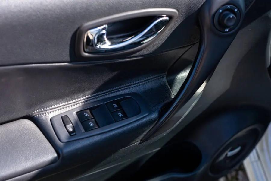 Balts Renault Koleos 2012 Rīga, ar dzinēja tilpumu 2.00 L un nobraukumu 265 tūkst. km par 6995 €, foto 18 vietnē AUTOMOTO.COM.LV