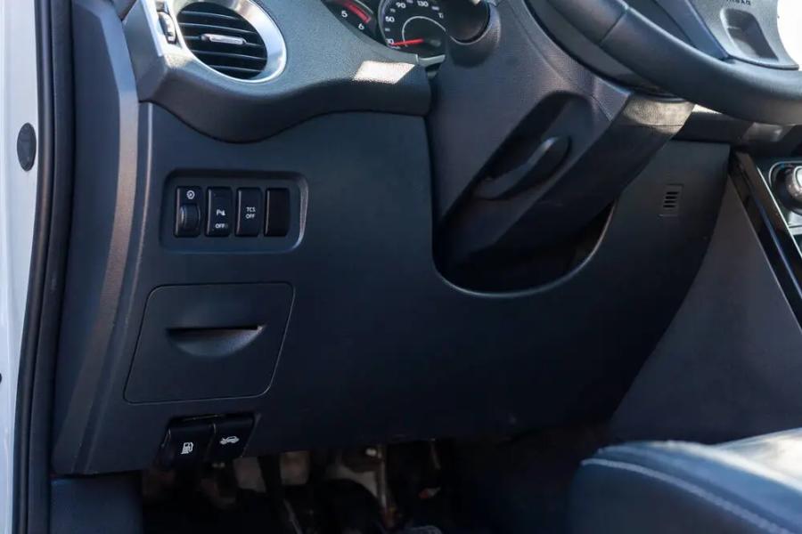 Balts Renault Koleos 2012 Rīga, ar dzinēja tilpumu 2.00 L un nobraukumu 265 tūkst. km par 6995 €, foto 19 vietnē AUTOMOTO.COM.LV
