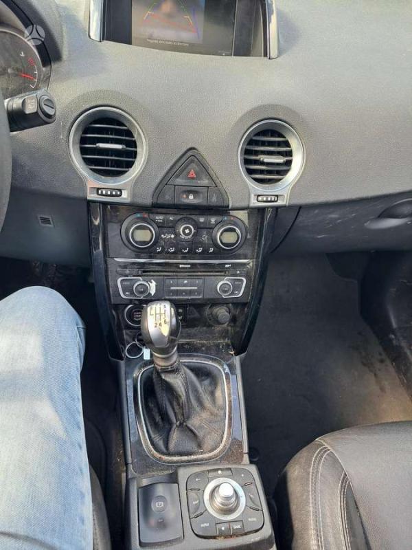 Balts Renault Koleos 2013 Tauragė, ar dzinēja tilpumu 2.00 L un nobraukumu 251 tūkst. km par 3600 €, foto 8 vietnē AUTOMOTO.COM.LV