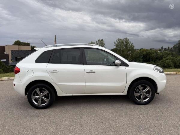 Balts Renault Koleos 2013 Tauragė, ar dzinēja tilpumu 2.00 L un nobraukumu 210 tūkst. km par 4700 €, foto 10 vietnē AUTOMOTO.COM.LV