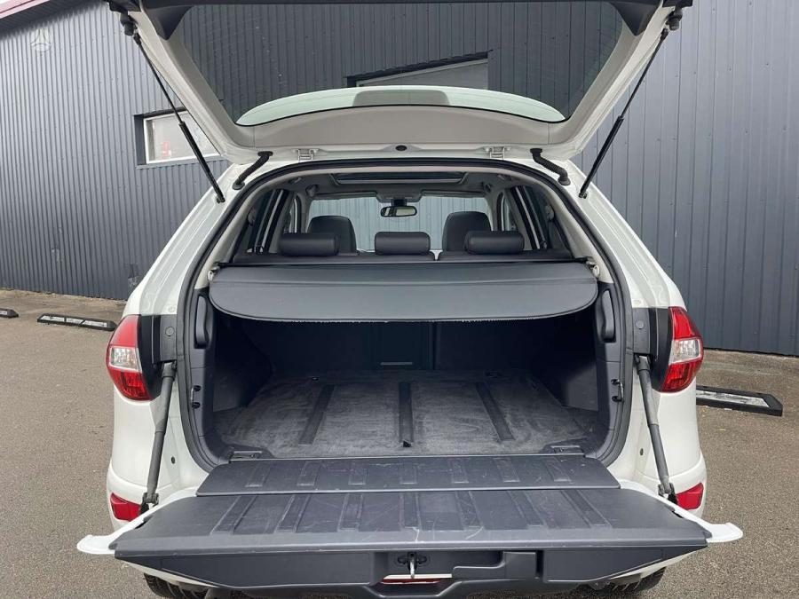 White Renault Koleos 2015 in Taurage, with an engine capacity of 2.00 L and mileage of 269 thousand km for 5800 €, photo 9 on AUTOMOTO.COM.LV