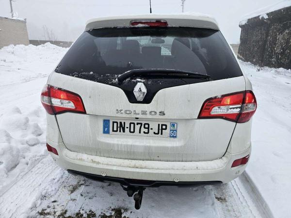White Renault Koleos 2015 in Taurage, with an engine capacity of 2.00 L and mileage of 300 thousand km for 4900 €, photo 4 on AUTOMOTO.COM.LV
