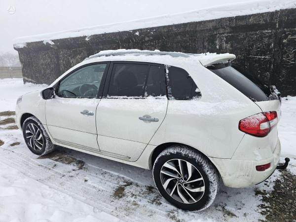 White Renault Koleos 2015 in Taurage, with an engine capacity of 2.00 L and mileage of 300 thousand km for 4900 €, photo 6 on AUTOMOTO.COM.LV