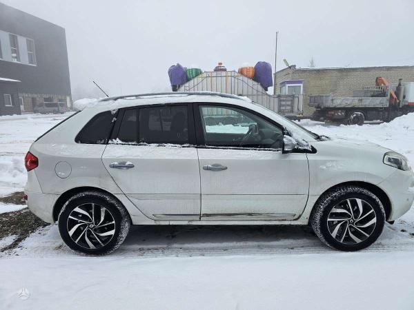White Renault Koleos 2015 in Taurage, with an engine capacity of 2.00 L and mileage of 300 thousand km for 4900 €, photo 9 on AUTOMOTO.COM.LV