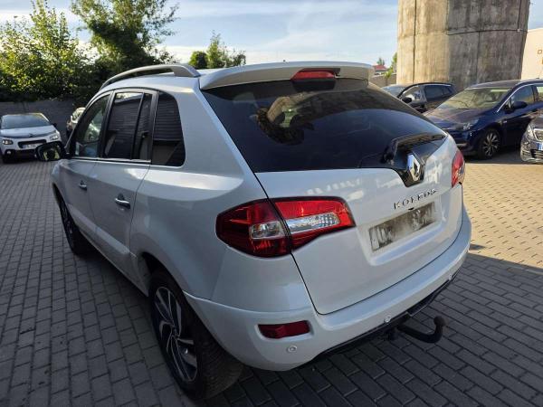 White Renault Koleos 2015 in Taurage, with an engine capacity of 2.00 L and mileage of 250 thousand km for 4900 €, photo 2 on AUTOMOTO.COM.LV
