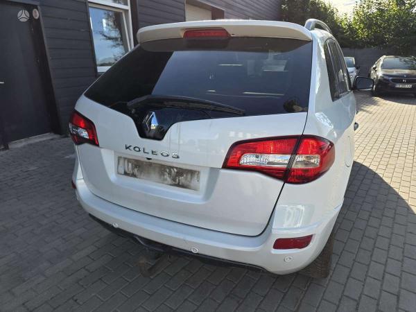 White Renault Koleos 2015 in Taurage, with an engine capacity of 2.00 L and mileage of 250 thousand km for 4900 €, photo 3 on AUTOMOTO.COM.LV