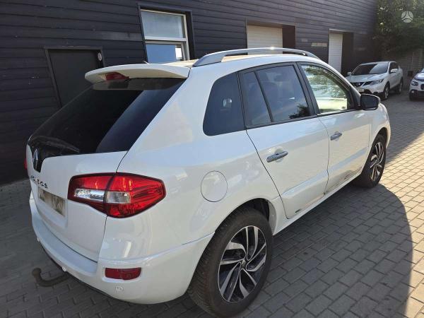 White Renault Koleos 2015 in Taurage, with an engine capacity of 2.00 L and mileage of 250 thousand km for 4900 €, photo 4 on AUTOMOTO.COM.LV