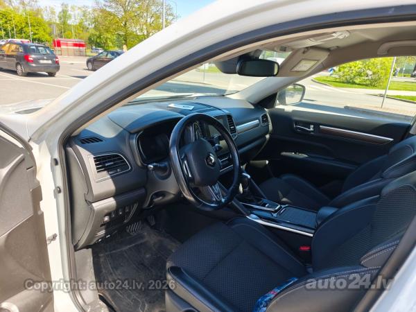 White Renault Koleos 2018 in Tallinn, with an engine capacity of 2.00 L and mileage of 155 thousand km for 16900 €, photo 5 on AUTOMOTO.COM.LV
