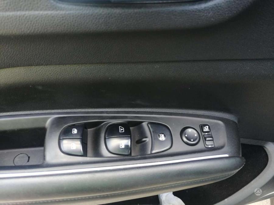 White Renault Koleos 2018 in Utena, with an engine capacity of 2.00 L and mileage of 338 thousand km for 8900 €, photo 21 on AUTOMOTO.COM.LV