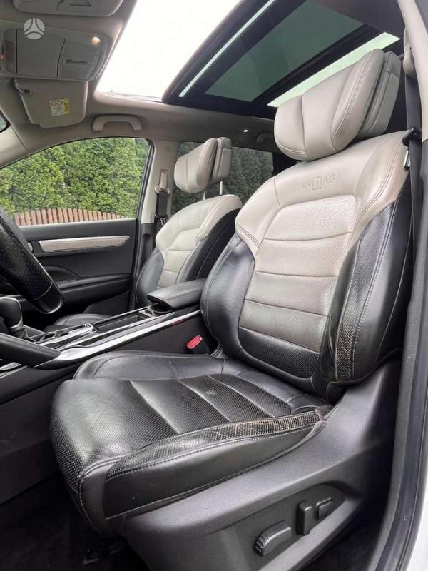 White Renault Koleos 2018 in Taurage, with an engine capacity of 2.00 L and mileage of 292 thousand km for 5900 €, photo 7 on AUTOMOTO.COM.LV