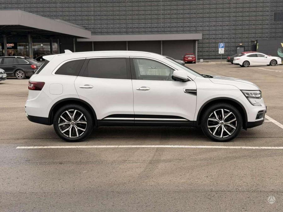 White Renault Koleos 2021 in Siauliai, with an engine capacity of 1.30 L and mileage of 105 thousand km for 16800 €, photo 5 on AUTOMOTO.COM.LV