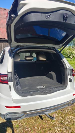 White Renault Koleos 2019 in Tallinn, with an engine capacity of 2.00 L and mileage of 155 thousand km for 15500 €, photo 5 on AUTOMOTO.COM.LV