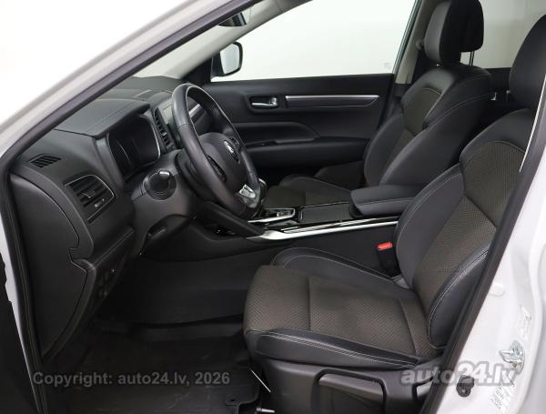 White Renault Koleos 2023 in Tallinn, with an engine capacity of 1.30 L and mileage of 48 thousand km for 22900 €, photo 9 on AUTOMOTO.COM.LV