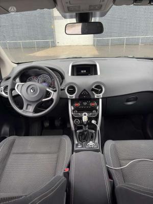 Yellow Renault Koleos 2012 in Taurage, with an engine capacity of 2.00 L and mileage of 201 thousand km for 4000 €, photo 10 on AUTOMOTO.COM.LV