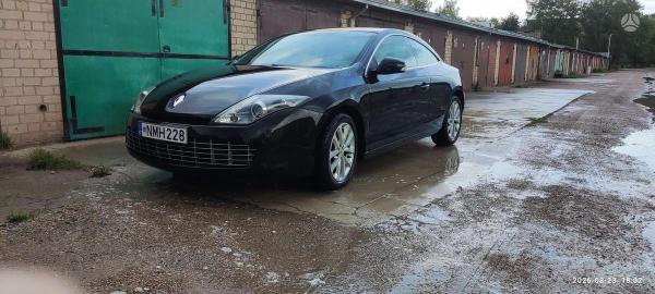 Black Renault Laguna 2009 in Siauliai, with an engine capacity of 2.00 L and mileage of 300 thousand km for 2450 €, photo 1 on AUTOMOTO.COM.LV