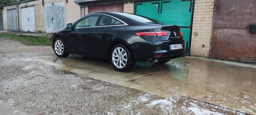 Black Renault Laguna 2009 in Siauliai, with an engine capacity of 2.00 L and mileage of 300 thousand km for 2450 €, photo 4 on AUTOMOTO.COM.LV