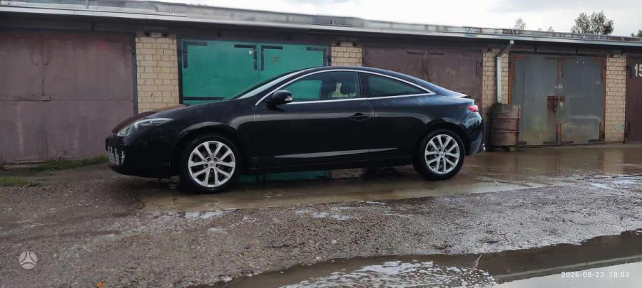 Black Renault Laguna 2009 in Siauliai, with an engine capacity of 2.00 L and mileage of 300 thousand km for 2450 €, photo 12 on AUTOMOTO.COM.LV