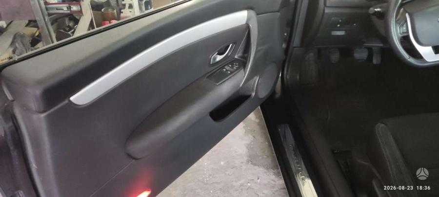 Black Renault Laguna 2009 in Siauliai, with an engine capacity of 2.00 L and mileage of 300 thousand km for 2450 €, photo 14 on AUTOMOTO.COM.LV