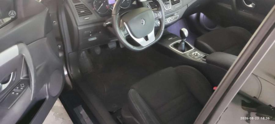 Black Renault Laguna 2009 in Siauliai, with an engine capacity of 2.00 L and mileage of 300 thousand km for 2450 €, photo 15 on AUTOMOTO.COM.LV