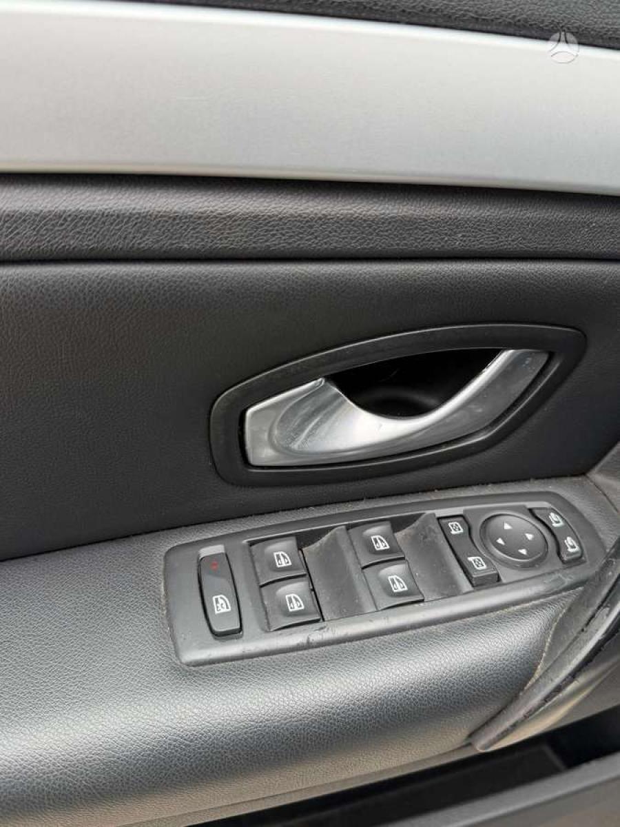 Melns Renault Laguna 2007 Viļņa, ar dzinēja tilpumu 2.00 L un nobraukumu 207 tūkst. km par 1750 €, foto 14 vietnē AUTOMOTO.COM.LV