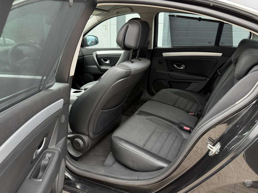 Melns Renault Laguna 2007 Viļņa, ar dzinēja tilpumu 2.00 L un nobraukumu 207 tūkst. km par 1750 €, foto 15 vietnē AUTOMOTO.COM.LV